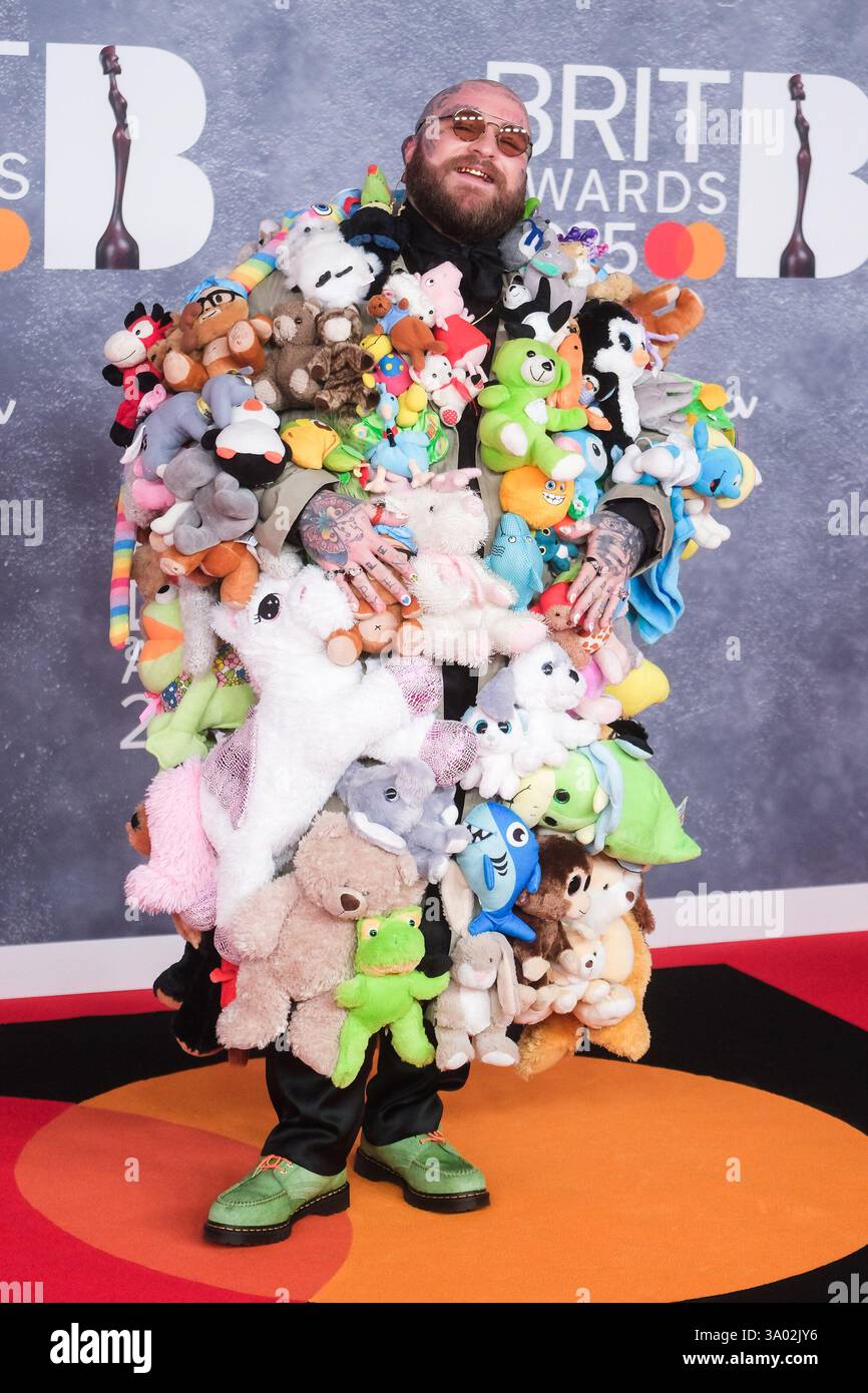 Teddy swims brit awards hi-res stock photography and images - Alamy