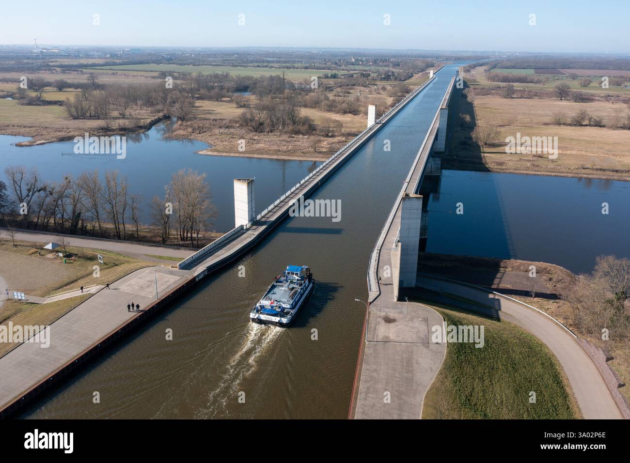 02 March 2025, Saxony-Anhalt, Möser: The Polish push boat Pushtow sails ...