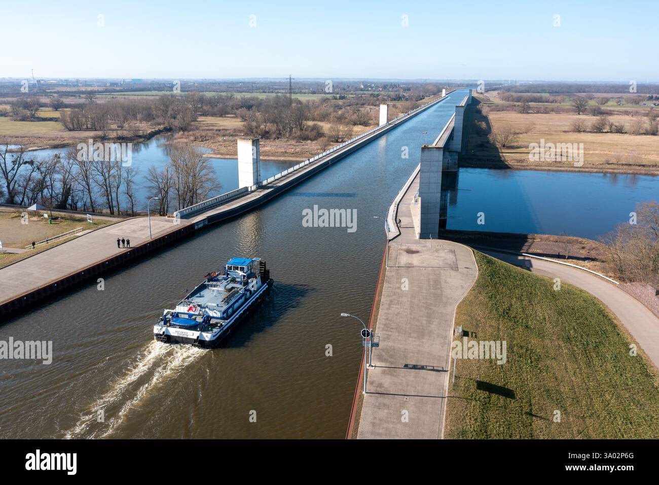 02 March 2025, Saxony-Anhalt, Möser: The Polish push boat Pushtow sails ...