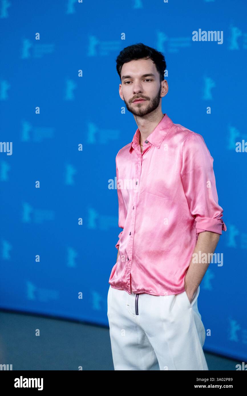 Schauspieler Adonis Tanta während des Photocalls zum Film KONTINENTAL ...