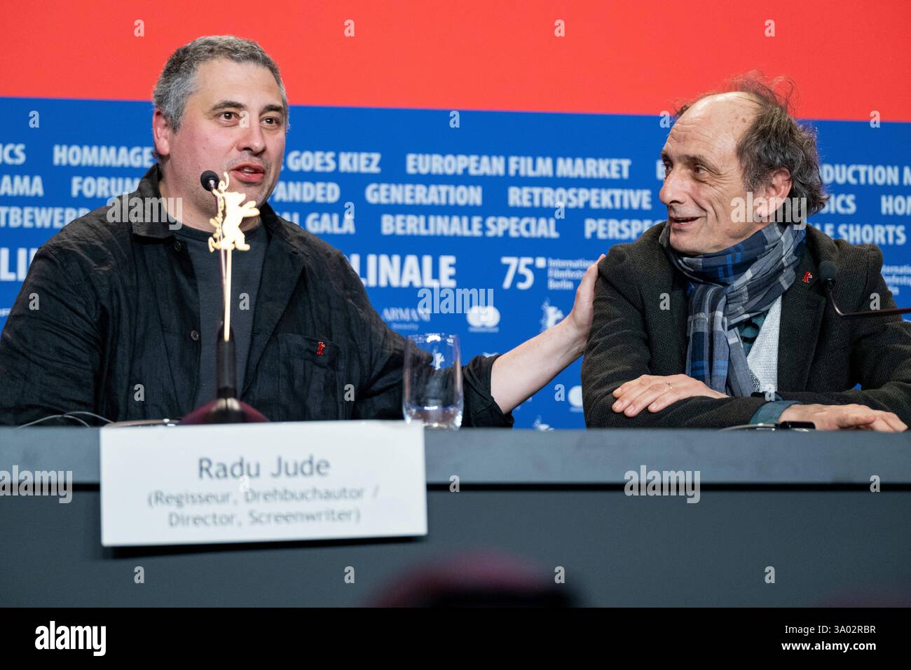 Regisseur Radu Jude und Schauspieler Gabriel Spahiu während der ...