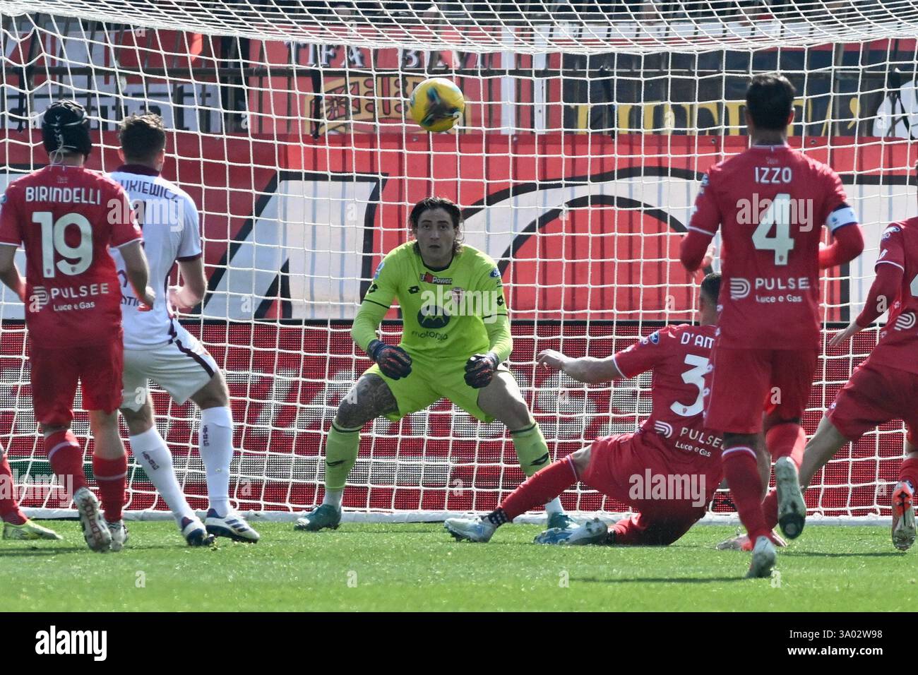 Monza, Italia. 02nd Mar, 2025. AC Monza's goalkeeper Stefano Turati ...