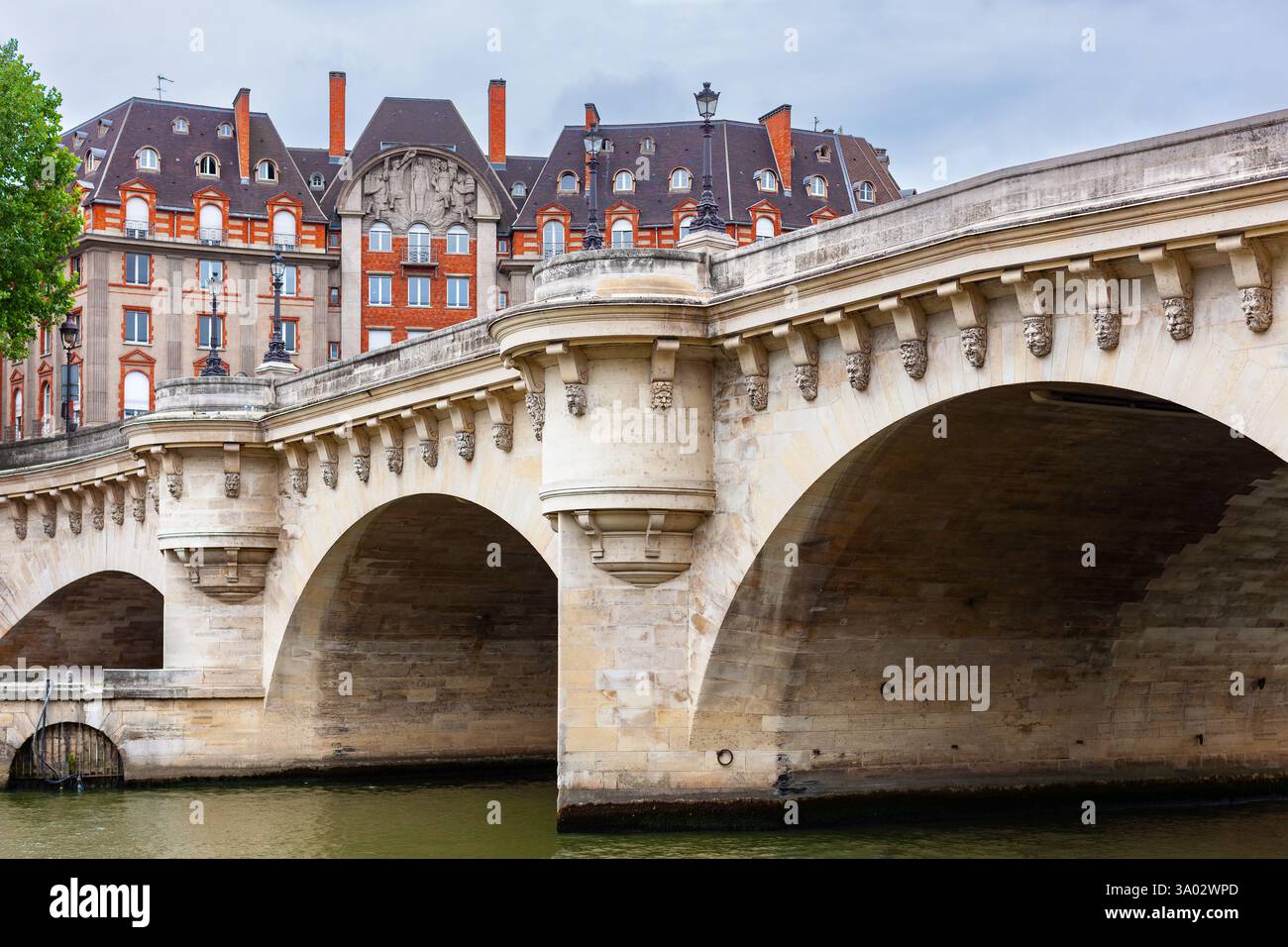 Pont Neuf (Bridge) over Seine River south of Ile de la Cite island ...