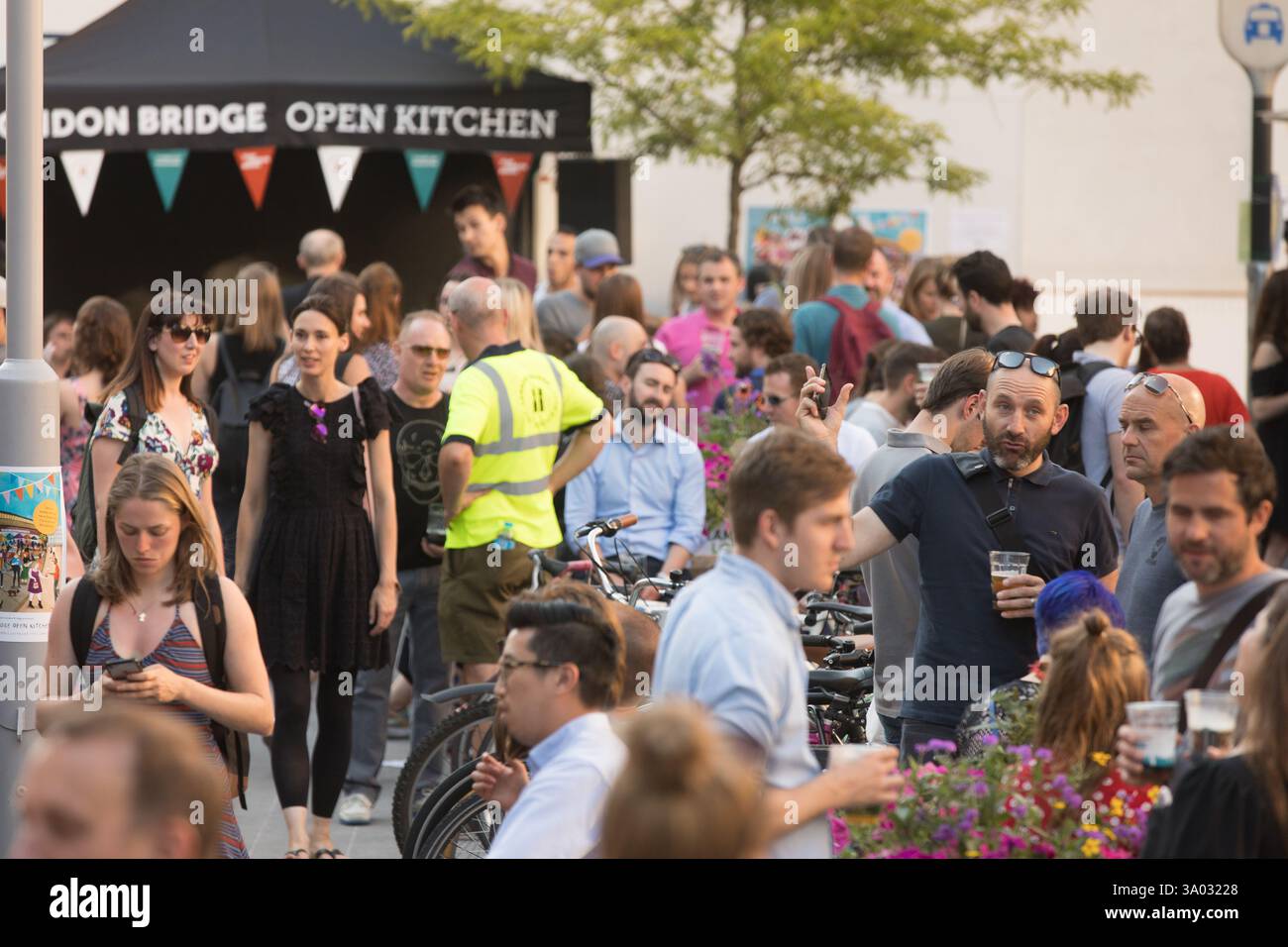 London Bridge Open Kitchen Stock Photo - Alamy