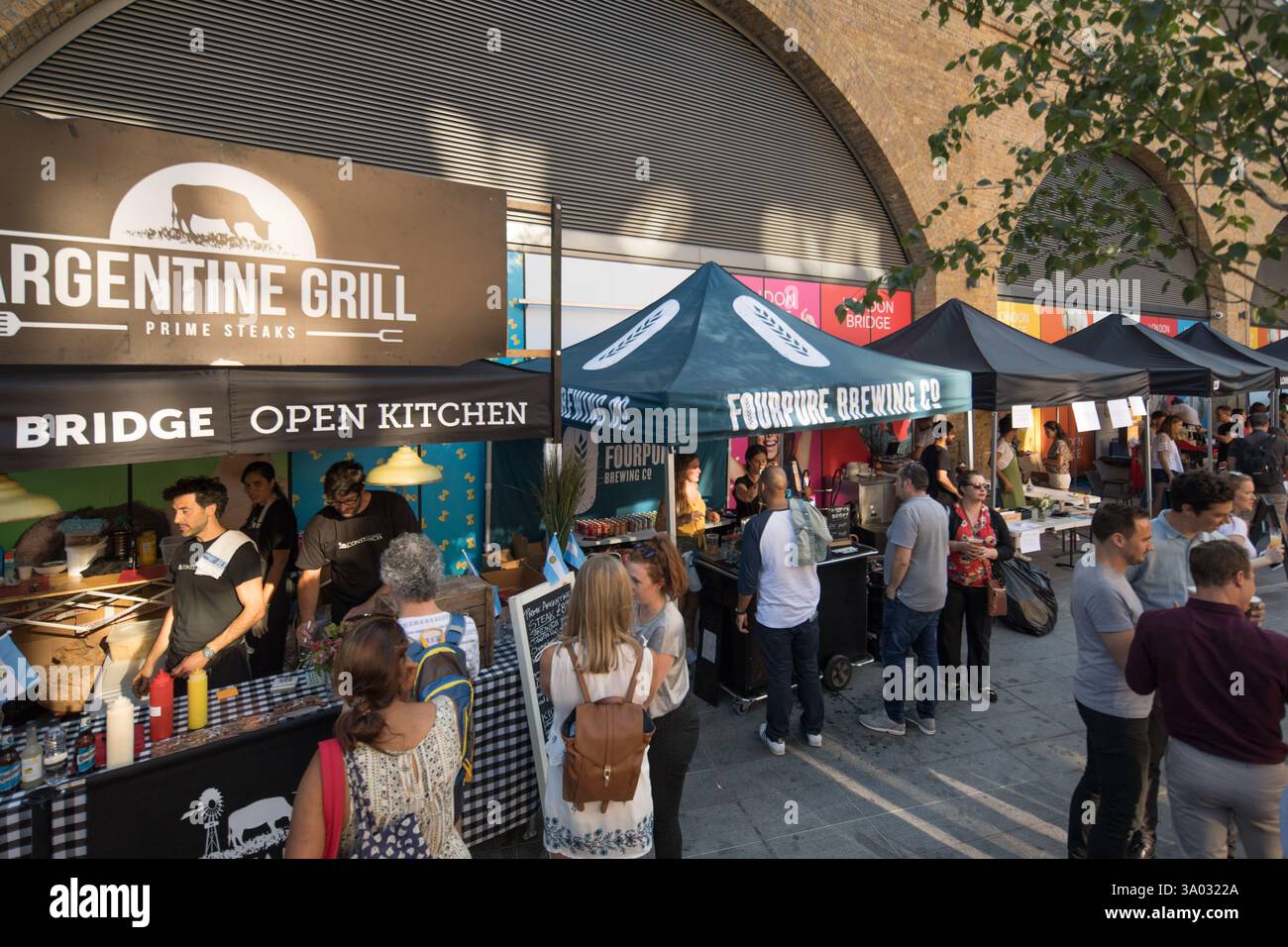 London Bridge Open Kitchen Stock Photo - Alamy
