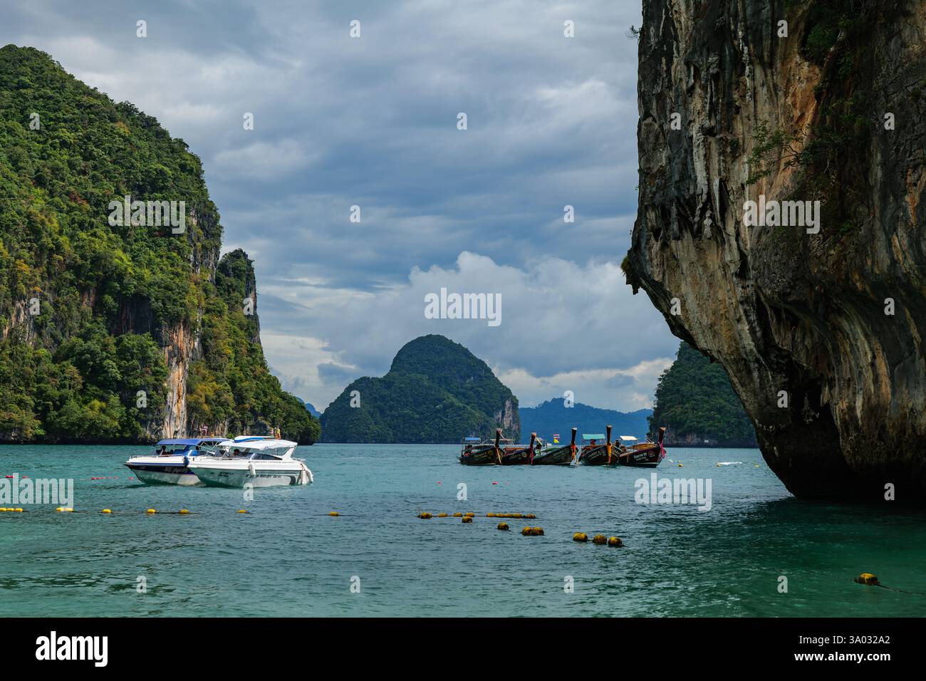 Thai tourist boats hong hi-res stock photography and images - Alamy