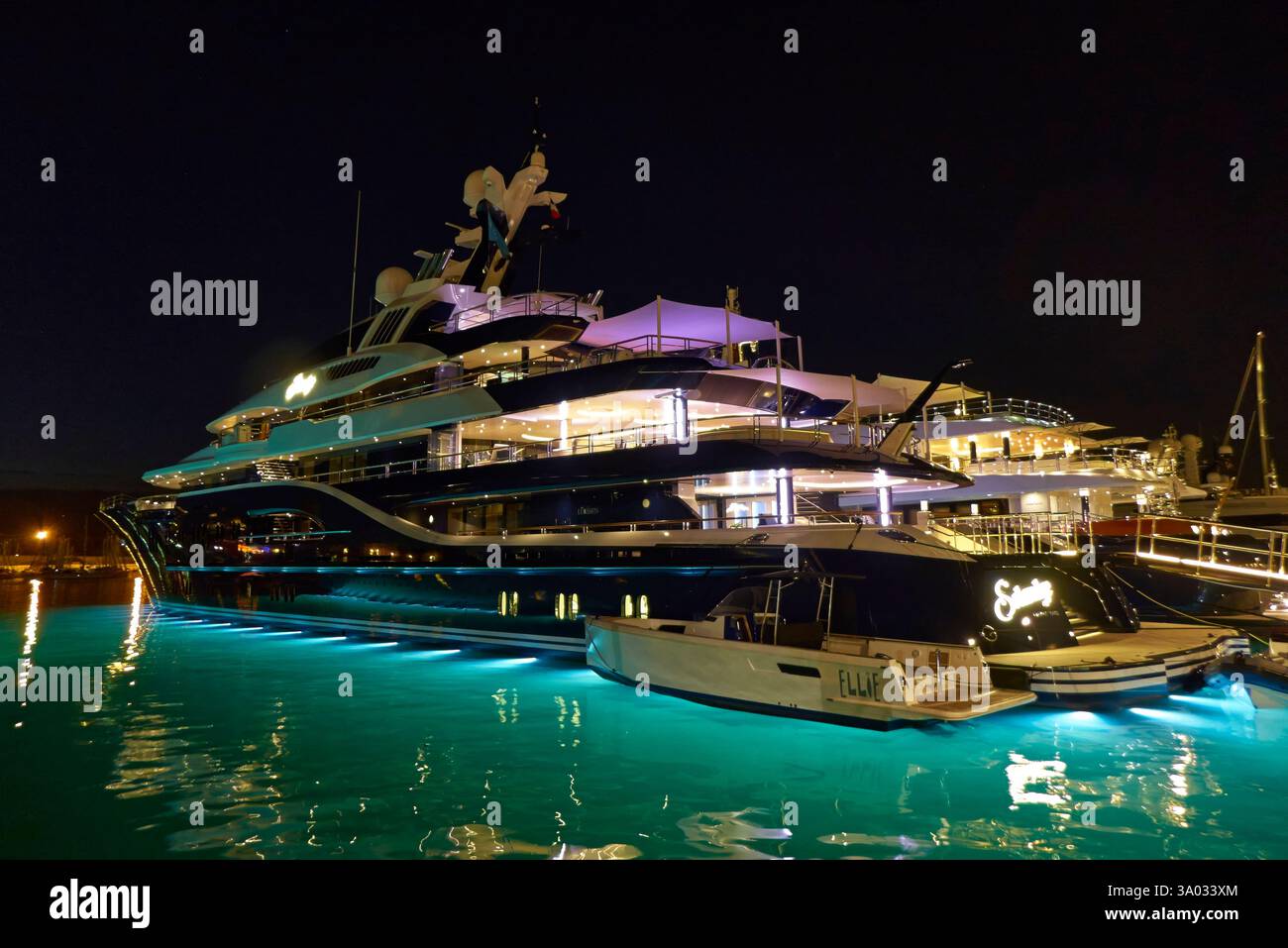 Solandge yacht hi-res stock photography and images - Alamy