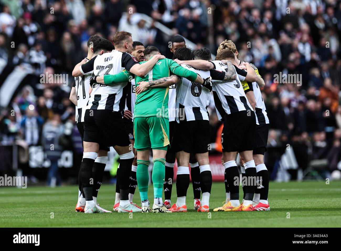 Newcastle, UK. 02nd Mar, 2025. Newcastle United players form a huddle ...