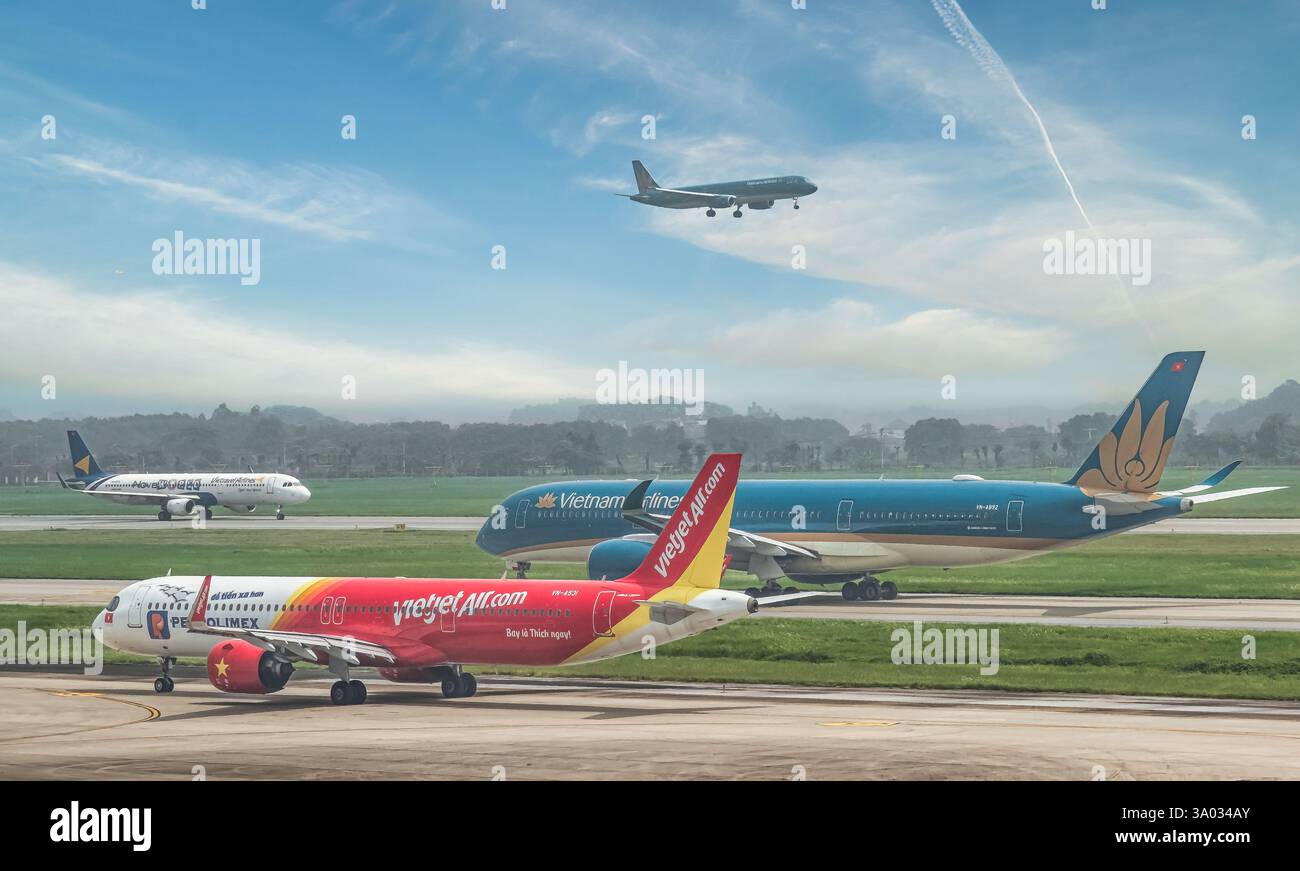 Viet Jet Air VN-A815 and Vietnam Airlines VN-A892 lining up runway ...