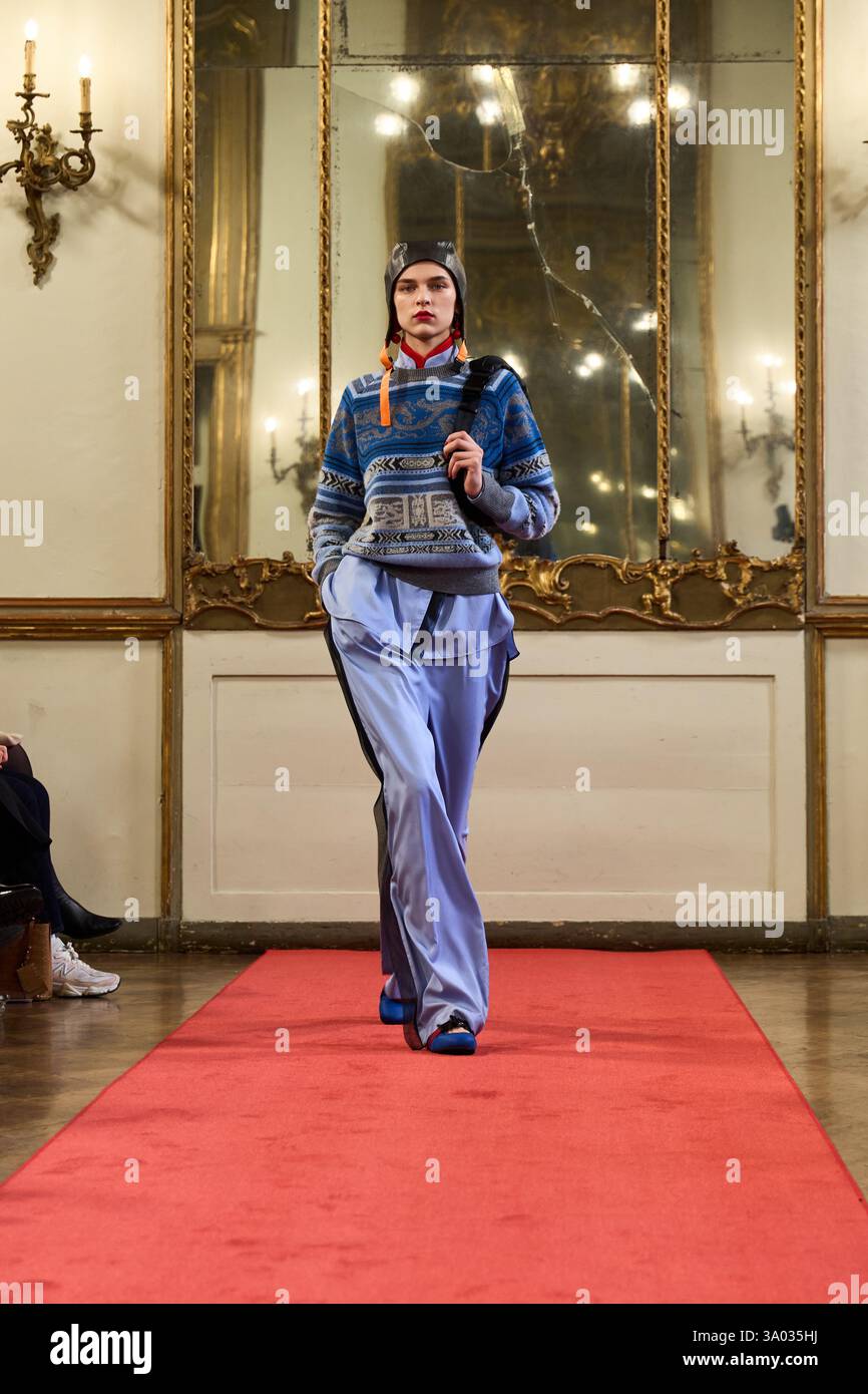 Milano Fashion Week - Women F/W 25-26 Hui fashion show Catwalk Milan ...