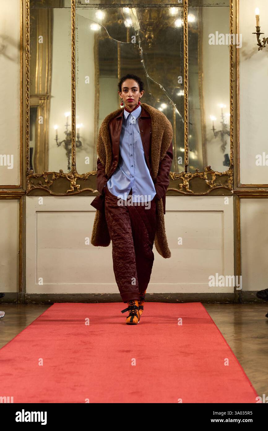 Milano Fashion Week - Women F/W 25-26 Hui fashion show Catwalk Milan ...