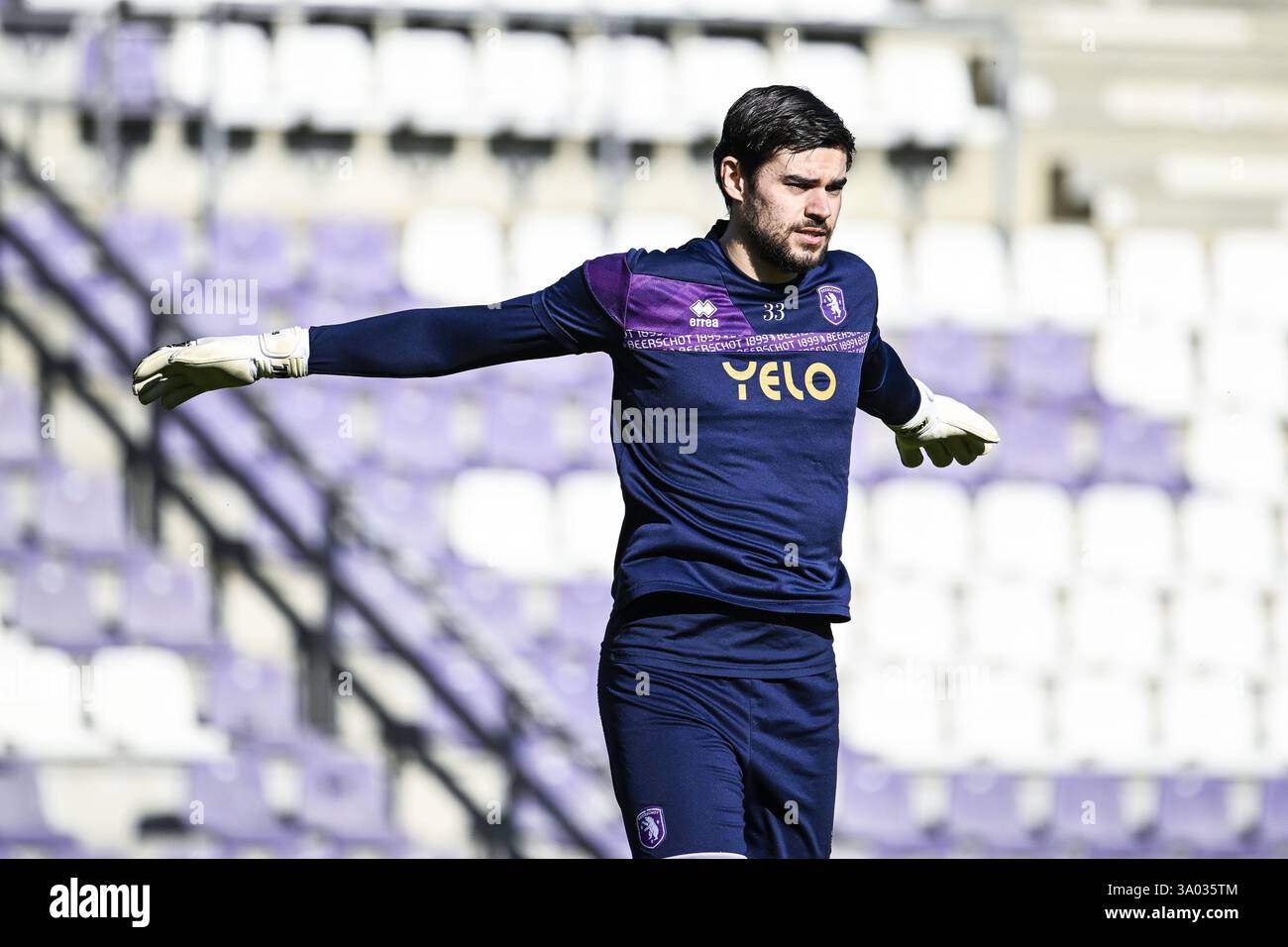 Antwerp, Belgium. 02nd Mar, 2025. Beerschot's goalkeeper Nick Shinton ...