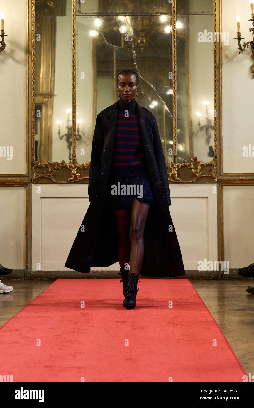 Milano Fashion Week - Women F/W 25-26 Hui fashion show Catwalk Milan ...