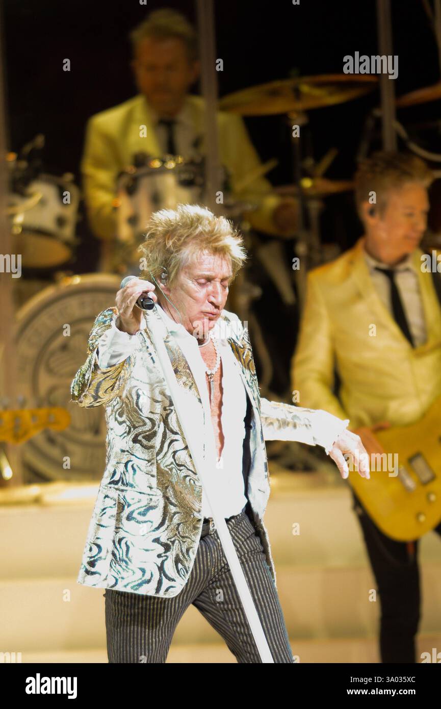 Hollywood, USA. 01st Mar, 2025. Rod Stewart performs in Hollywood ...