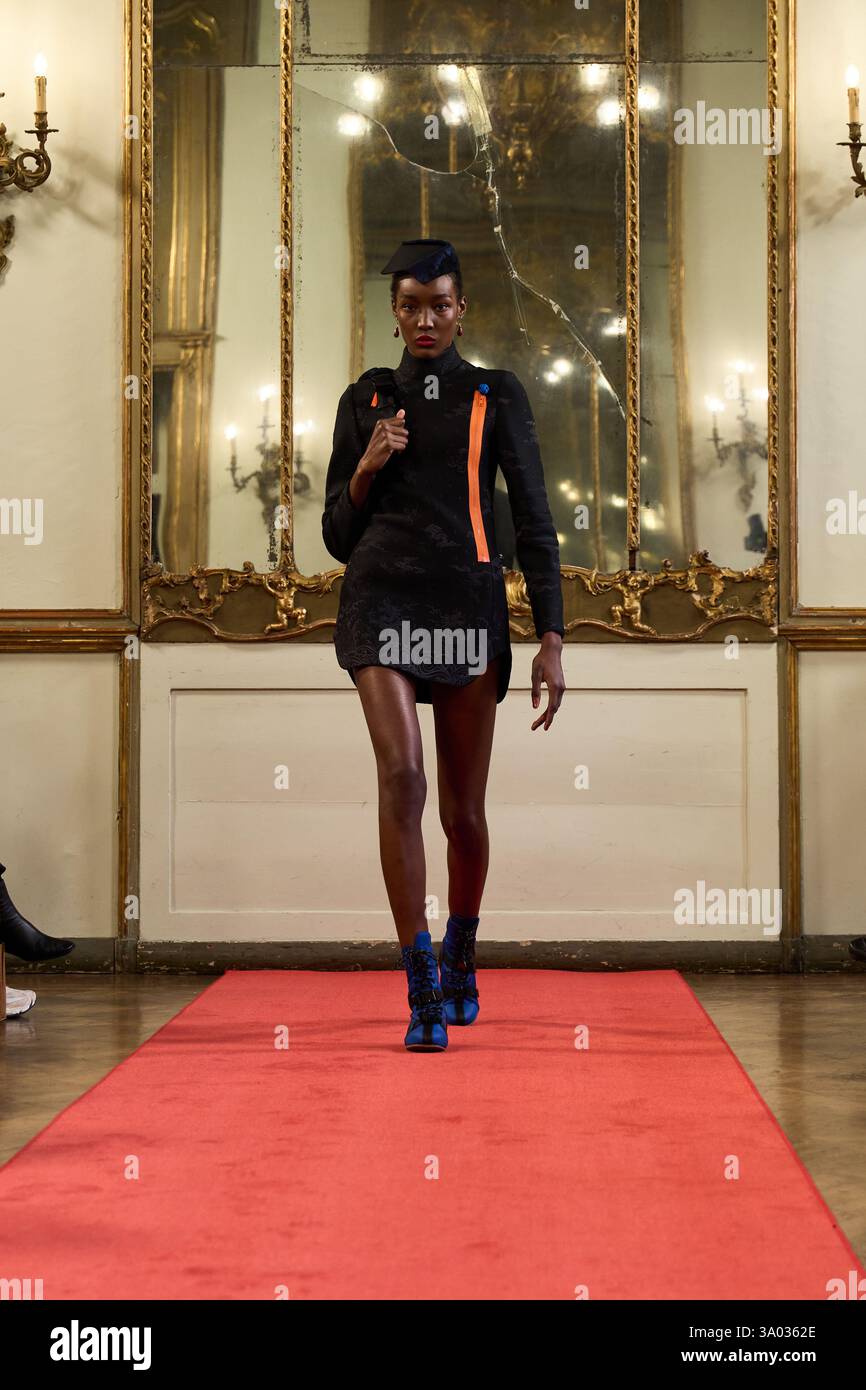 Milano Fashion Week - Women F/W 25-26 Hui fashion show Catwalk Milan ...