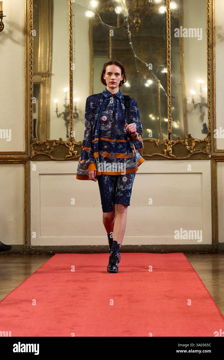 Milano Fashion Week - Women F/W 25-26 Hui fashion show Catwalk Milan ...