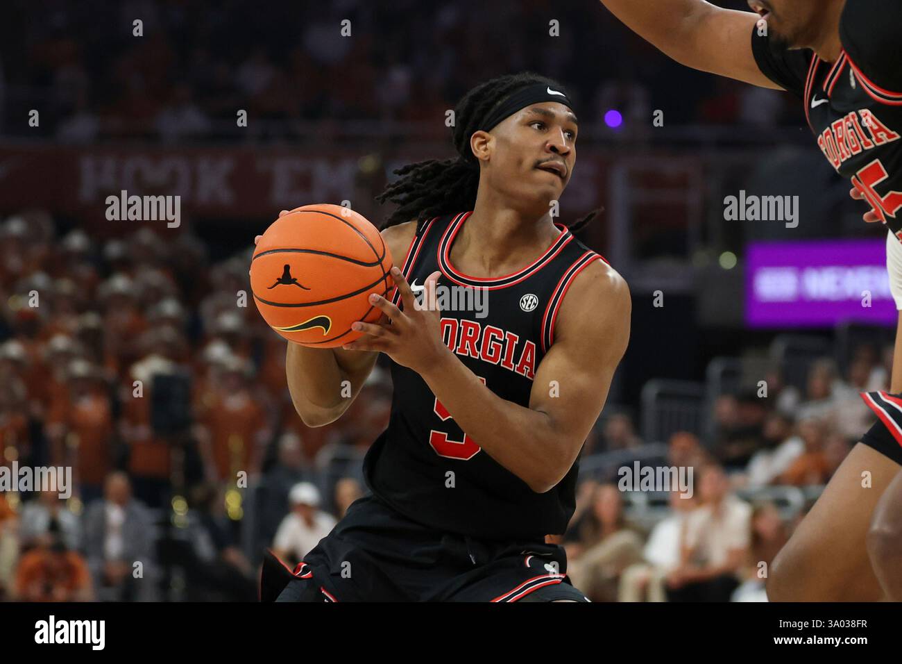 AUSTIN, TX - MARCH 01: Texas Longhorns forward Kadin Shedrick (5 ...