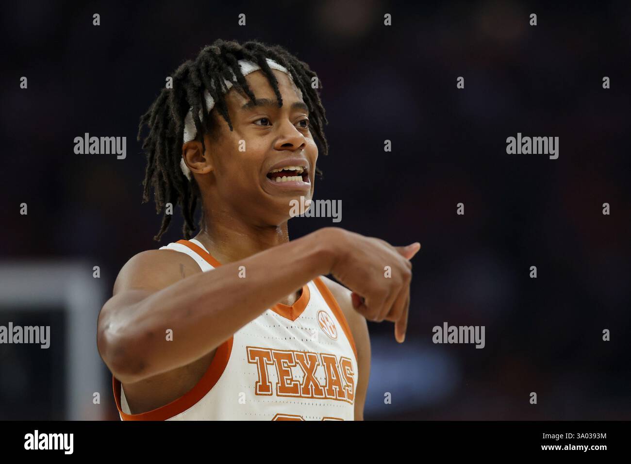 AUSTIN, TX - MARCH 01: Texas Longhorns guard Tre Johnson (20) signals ...