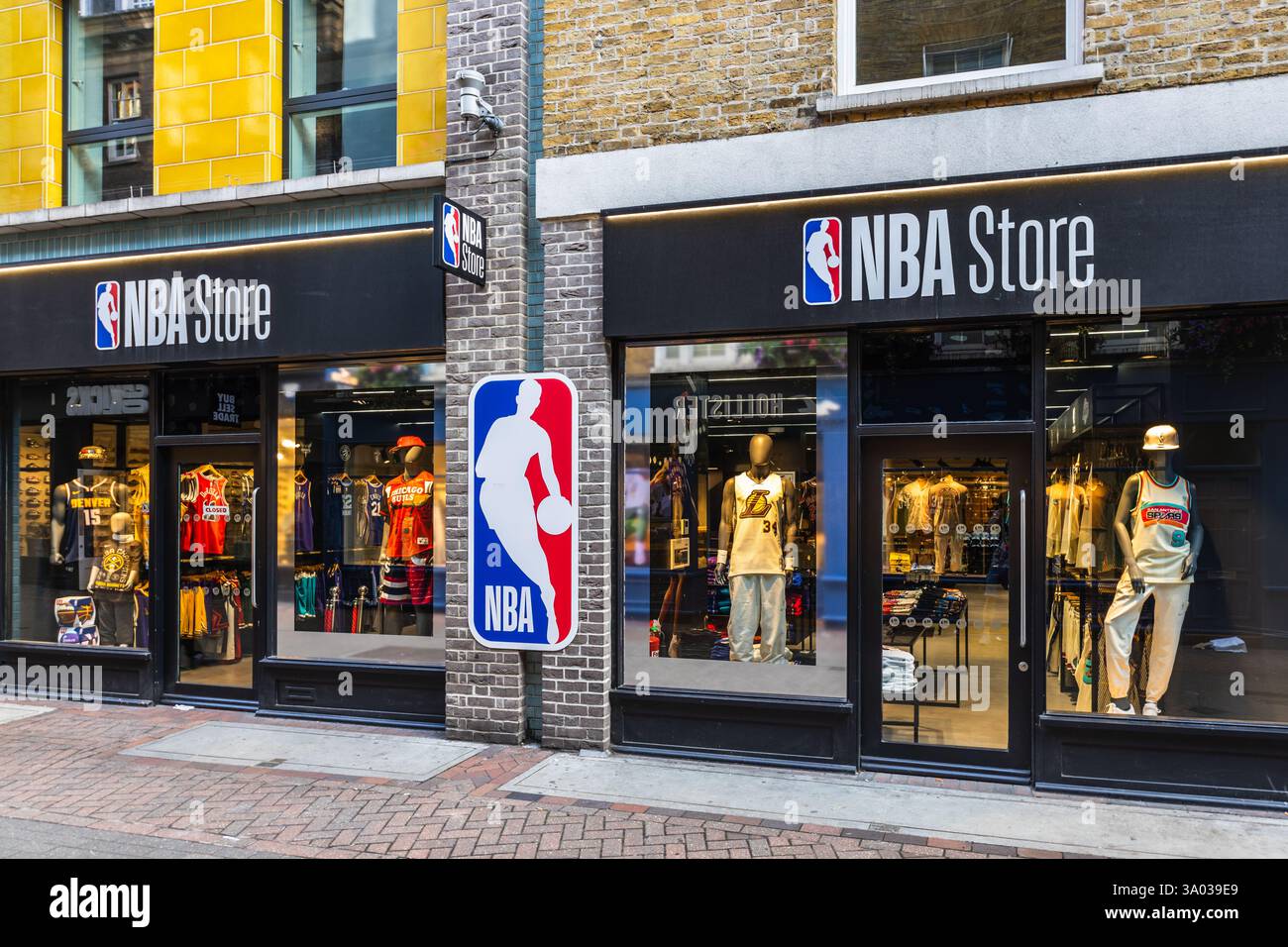 Nba team apparel hi-res stock photography and images - Alamy