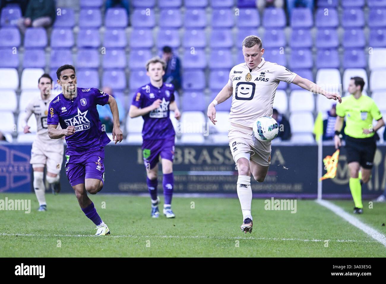 Antwerp, Belgium. 02nd Mar, 2025. Beerschot's Colin Dagba and Mechelen ...