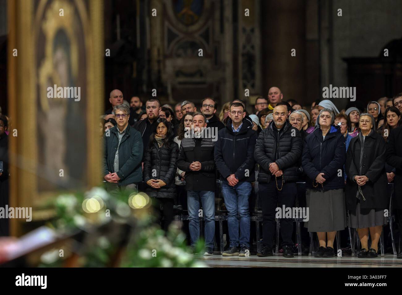 Vatican, Italy. 01st Mar, 2025. Faithful attend the recitation of the ...