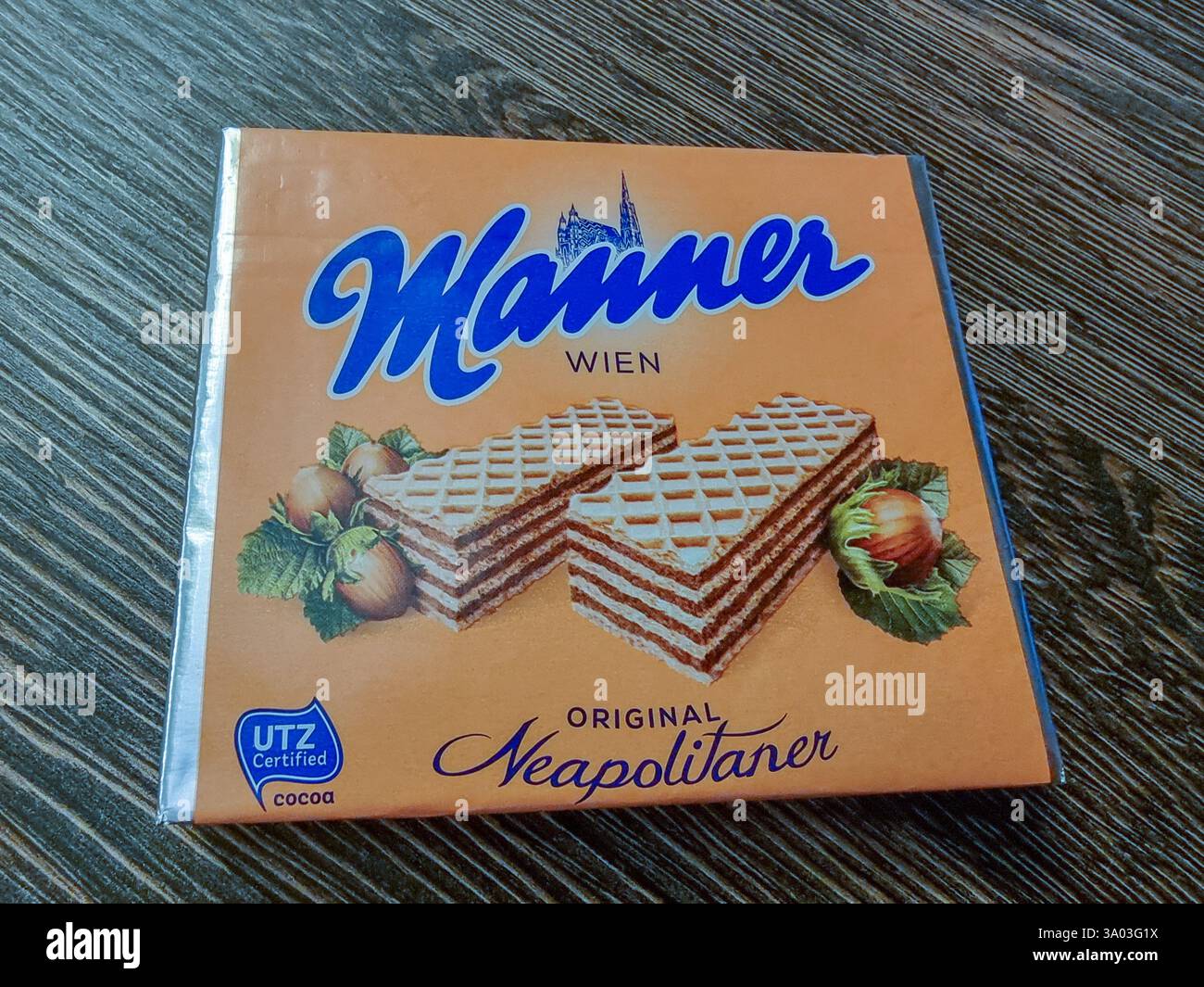 Manner original neapolitan wafers hi-res stock photography and images ...