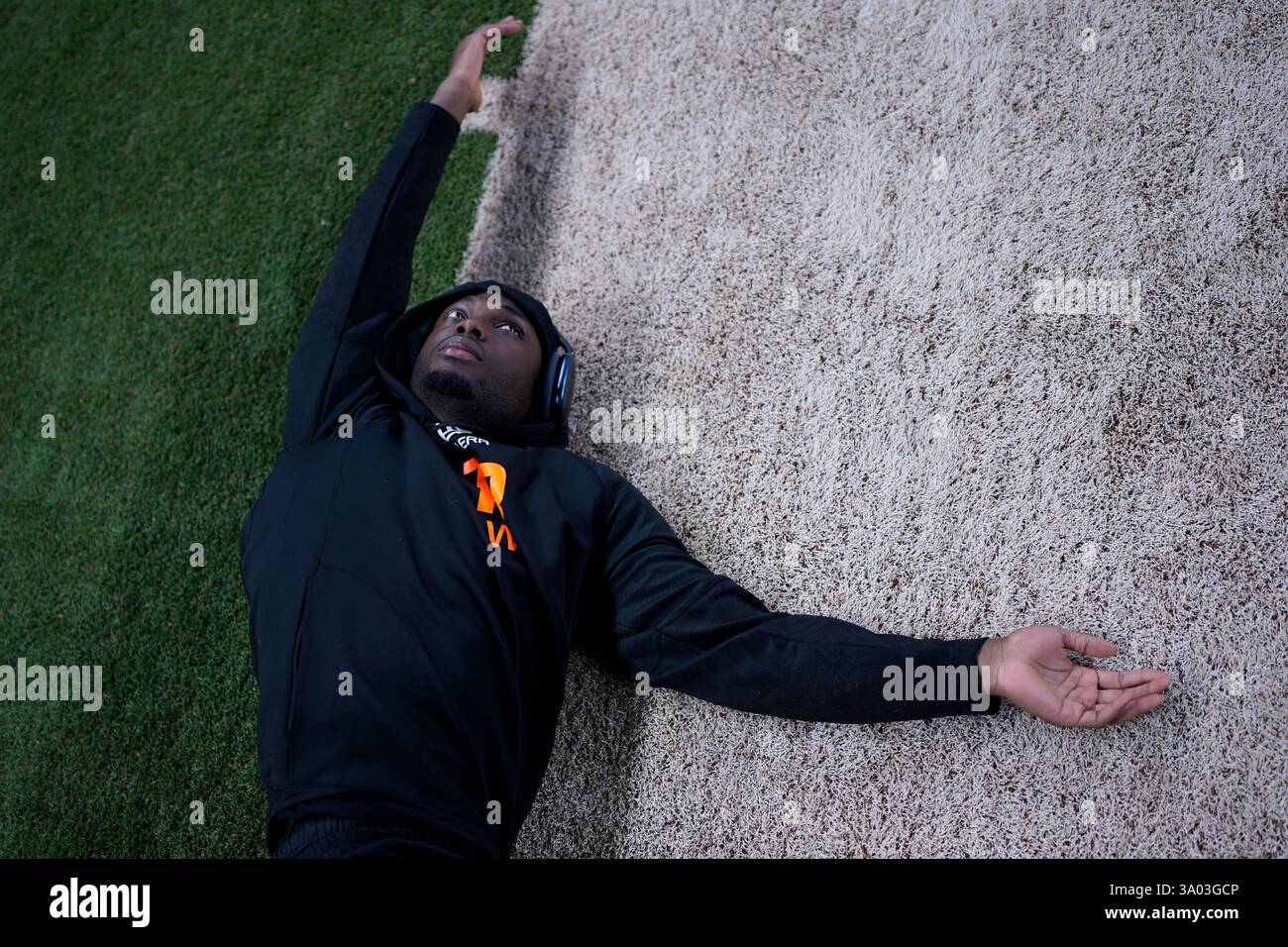 Virginia Tech wide receiver Da'Quan Felton stretches before lifting ...