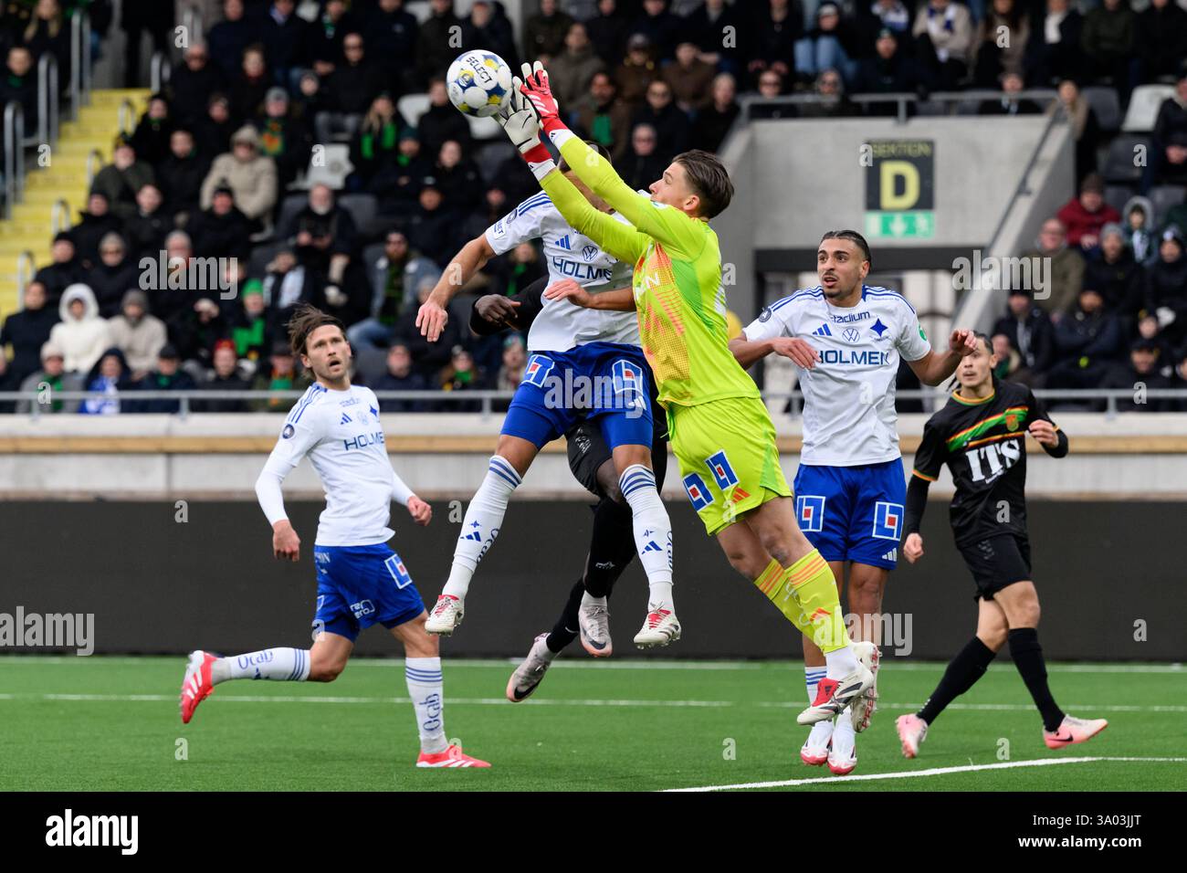 250302 IFK Norrköpings målvakt David Andersson under fotbollsmatchen i Svenska Cupen mellan GAIS ...