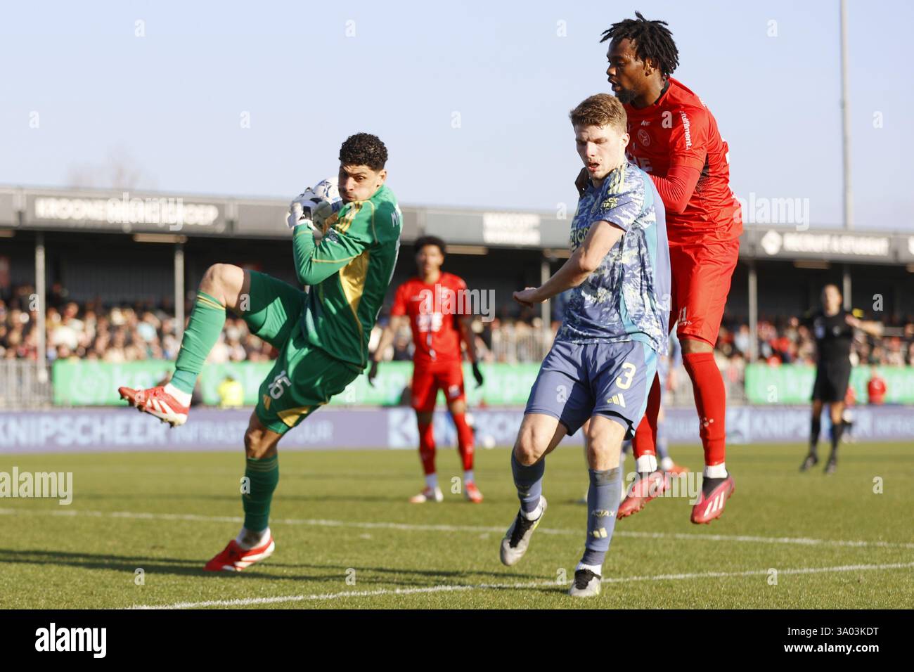 Almere, Netherlands. 02nd Mar, 2025. ALMERE, 02-03-2025, Yanmar Stadium ...