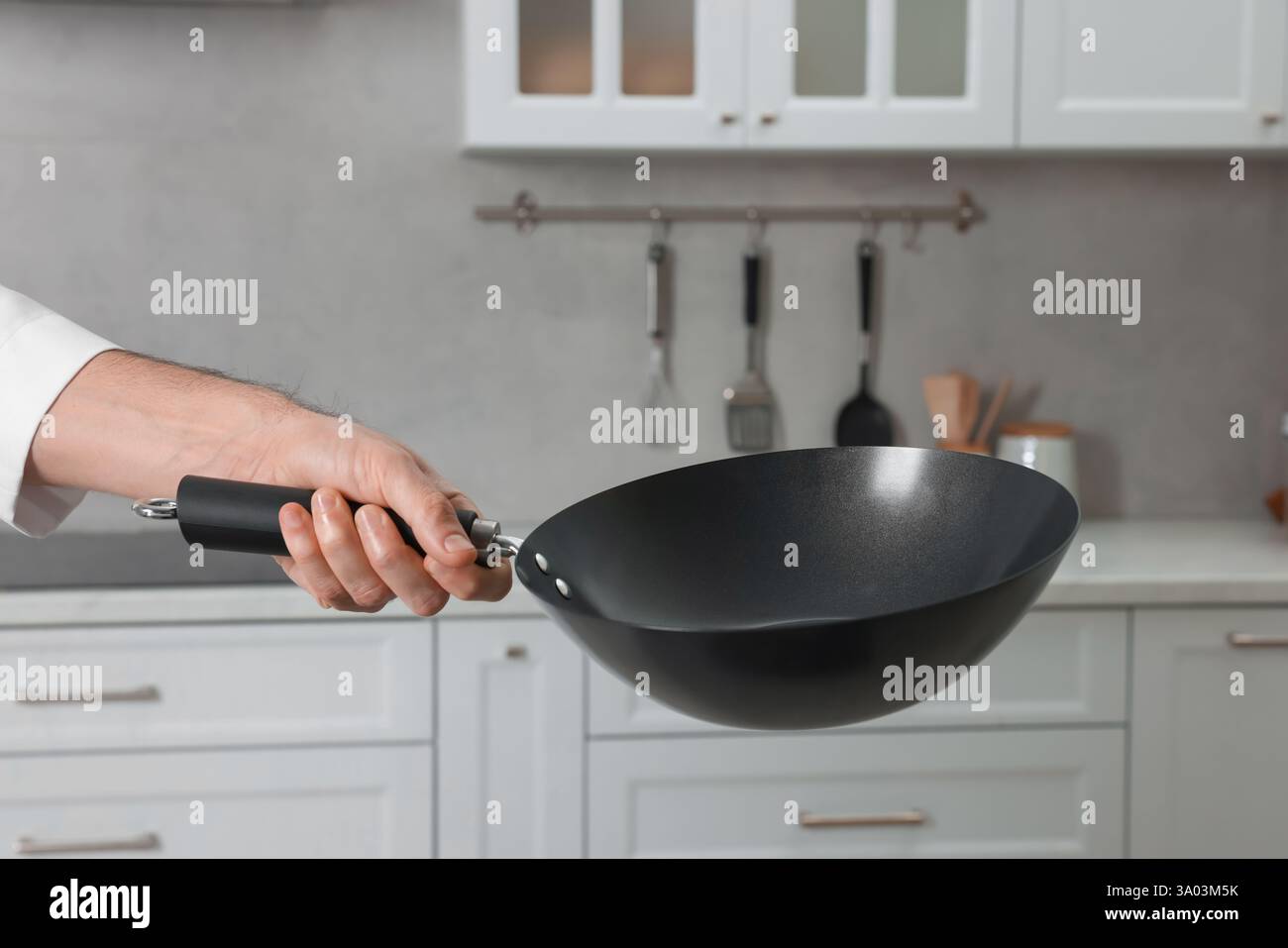 Frying pan in kitchen hi-res stock photography and images - Alamy