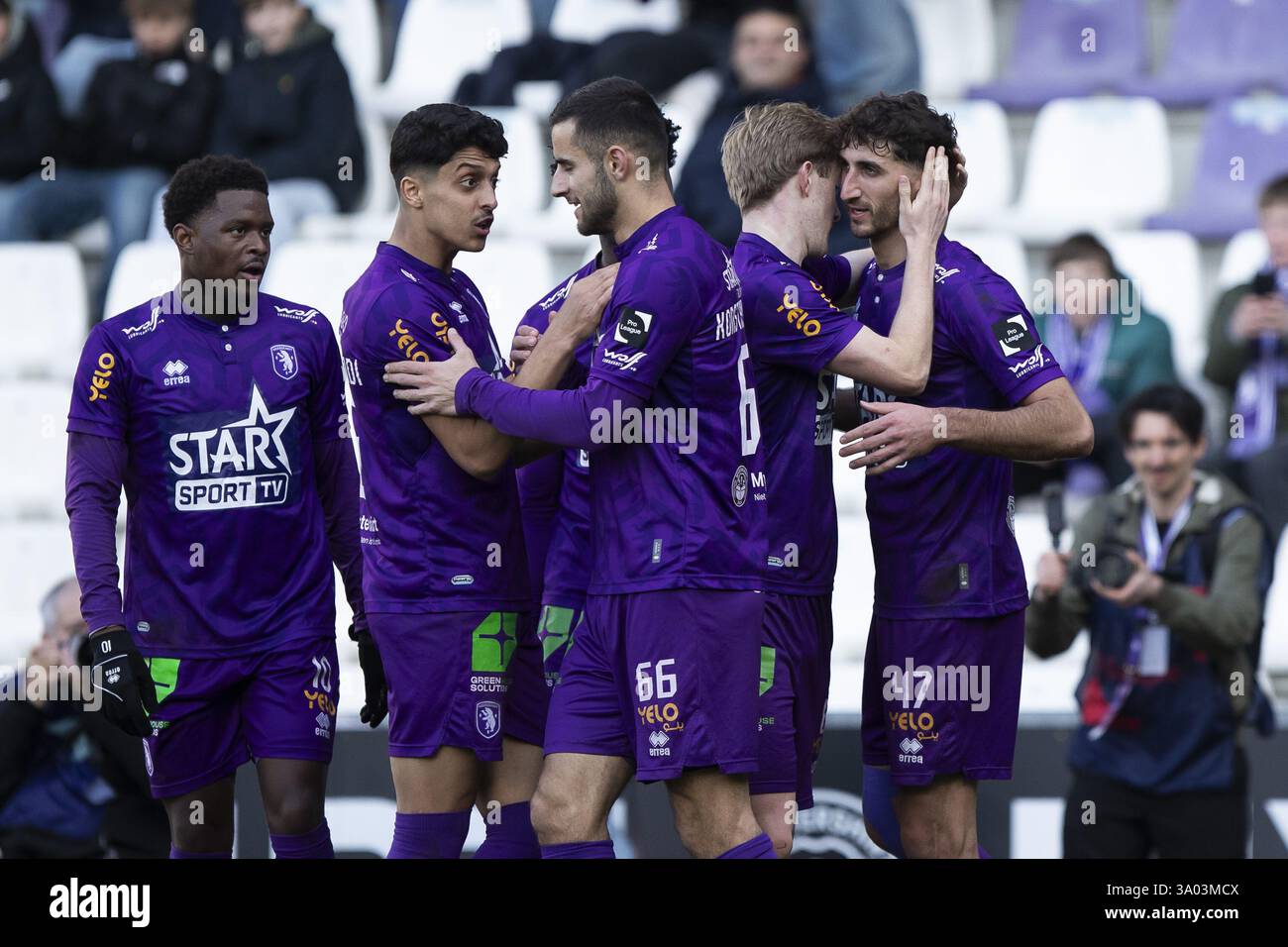 Beerschot's Welat Cagro celebrates with teammates after scoring during ...