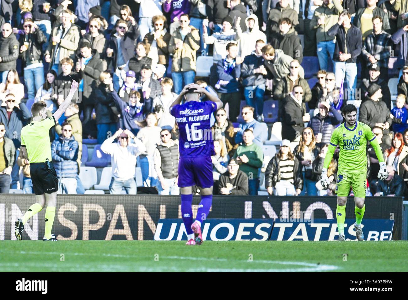 Beerschot's goalkeeper Nick Shinton receives a red card from the ...
