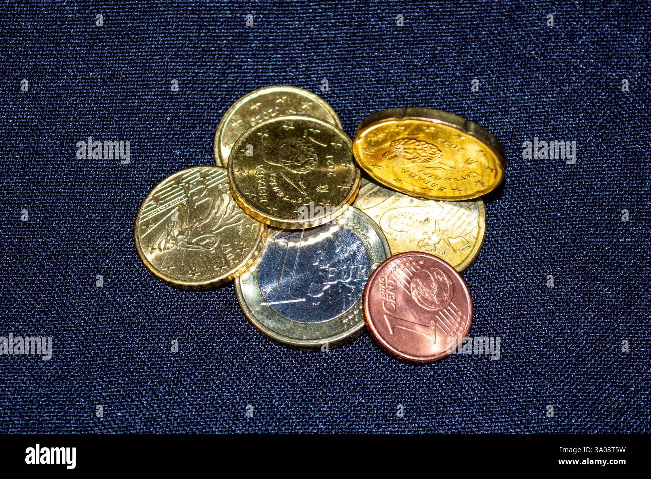 Moneda de centimos hi-res stock photography and images - Alamy