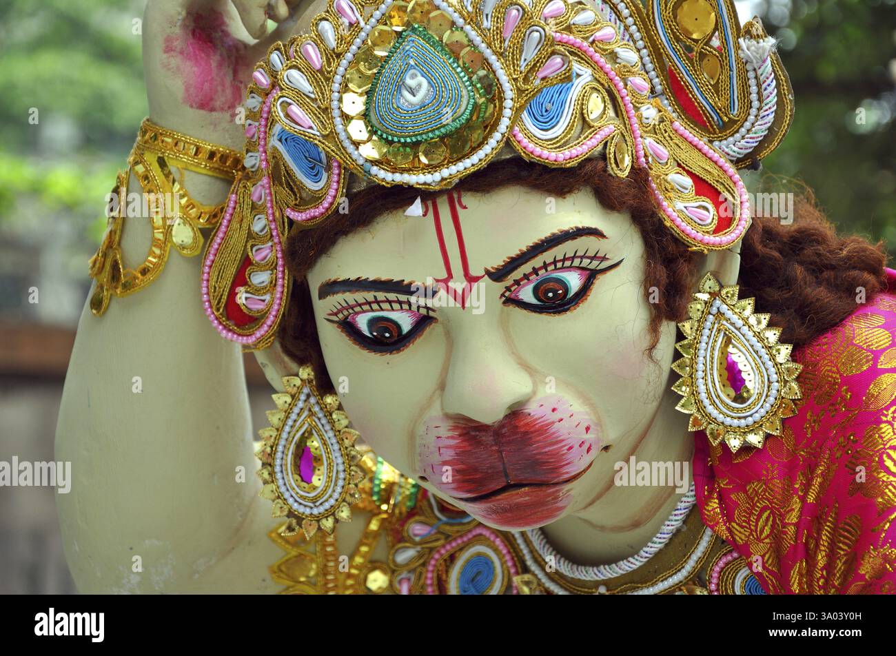 Statue of lord Hanuman Stock Photo - Alamy