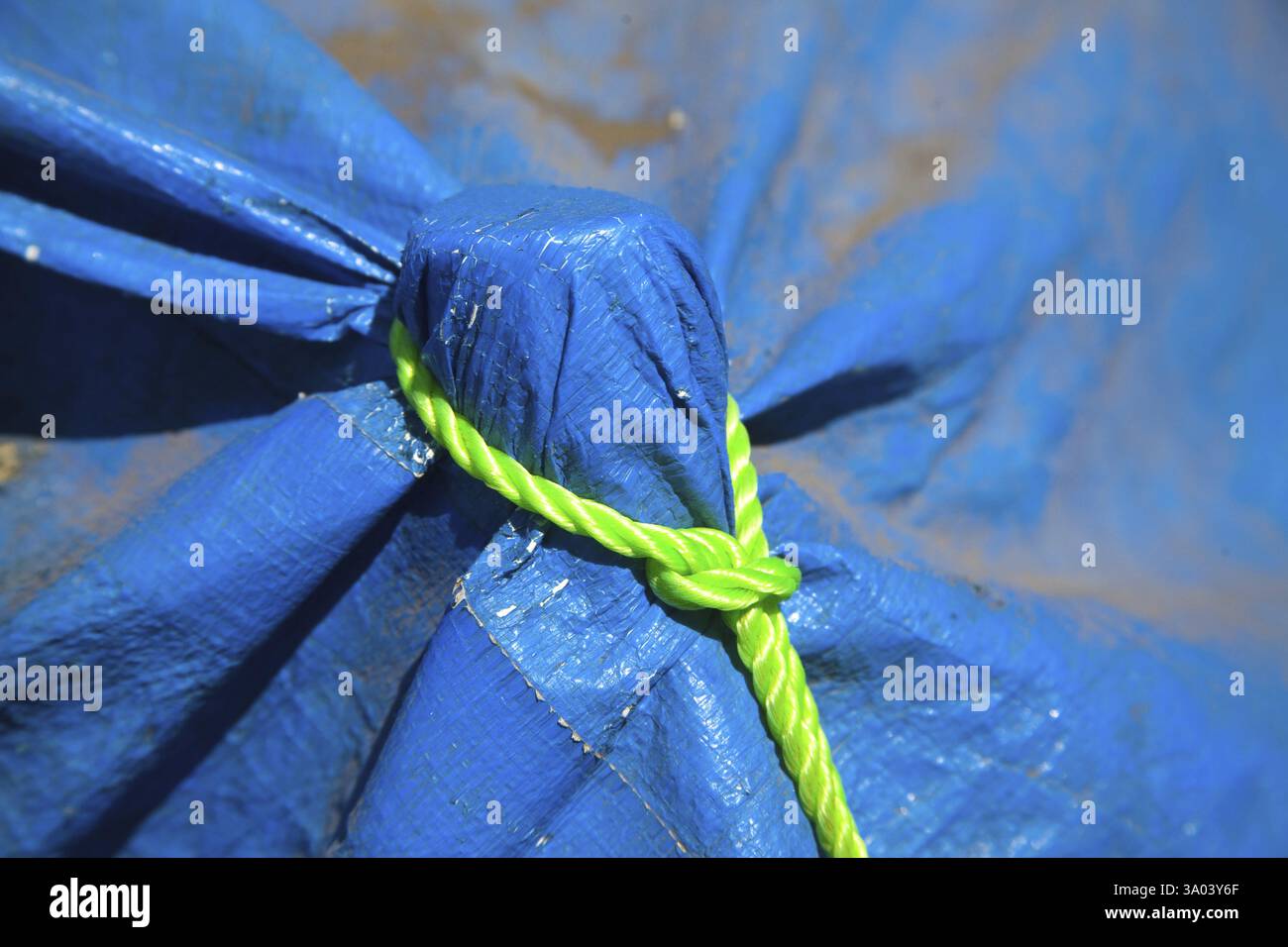 Nodus thread hi-res stock photography and images - Alamy