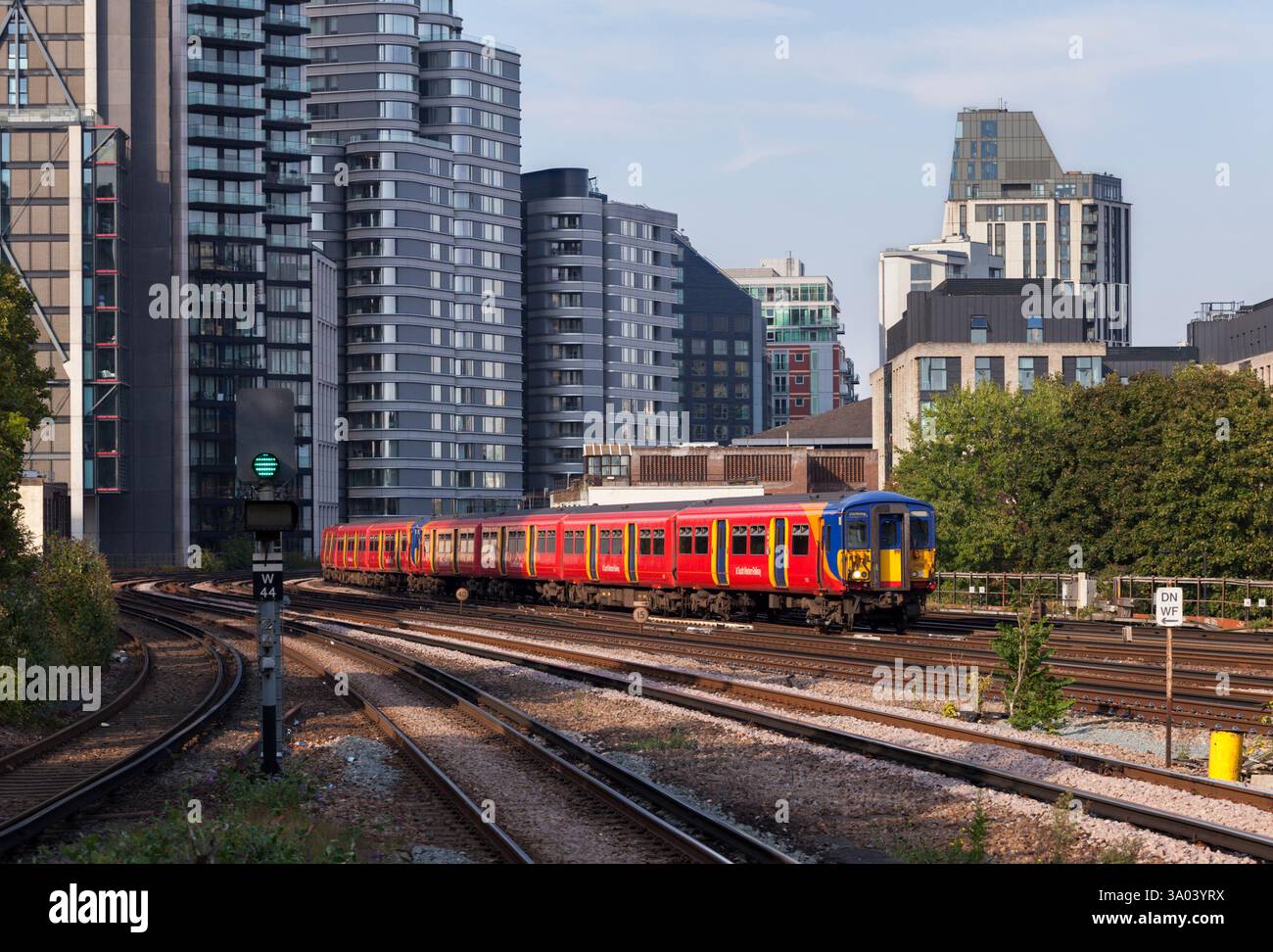 Vauxhall (south London) South Western Railway class 455 electric train ...