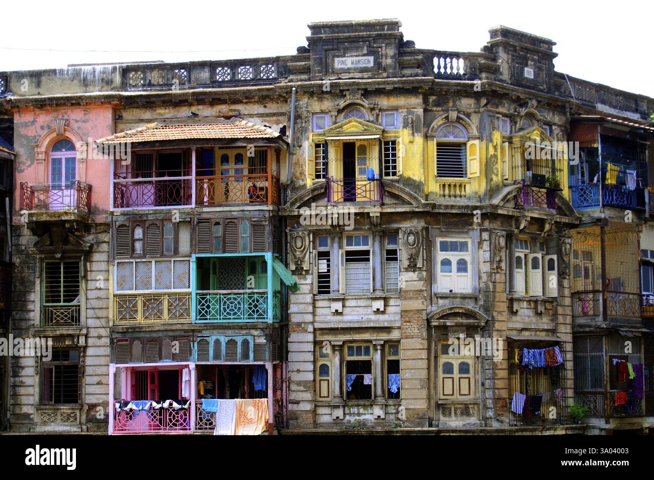 Indian chawls hi-res stock photography and images - Alamy