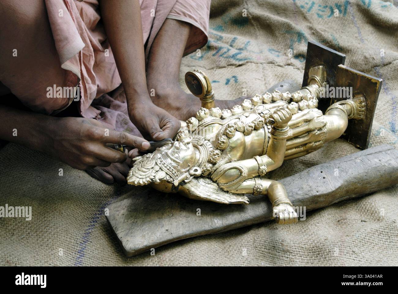 Man making bronze sculpture, Irinjalakuda, Kerala, India, Asia Stock ...