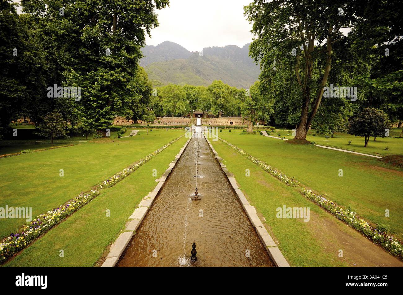 Fountains in mughal garden nishat bagh, Srinagar, Jammu and Kashmir ...