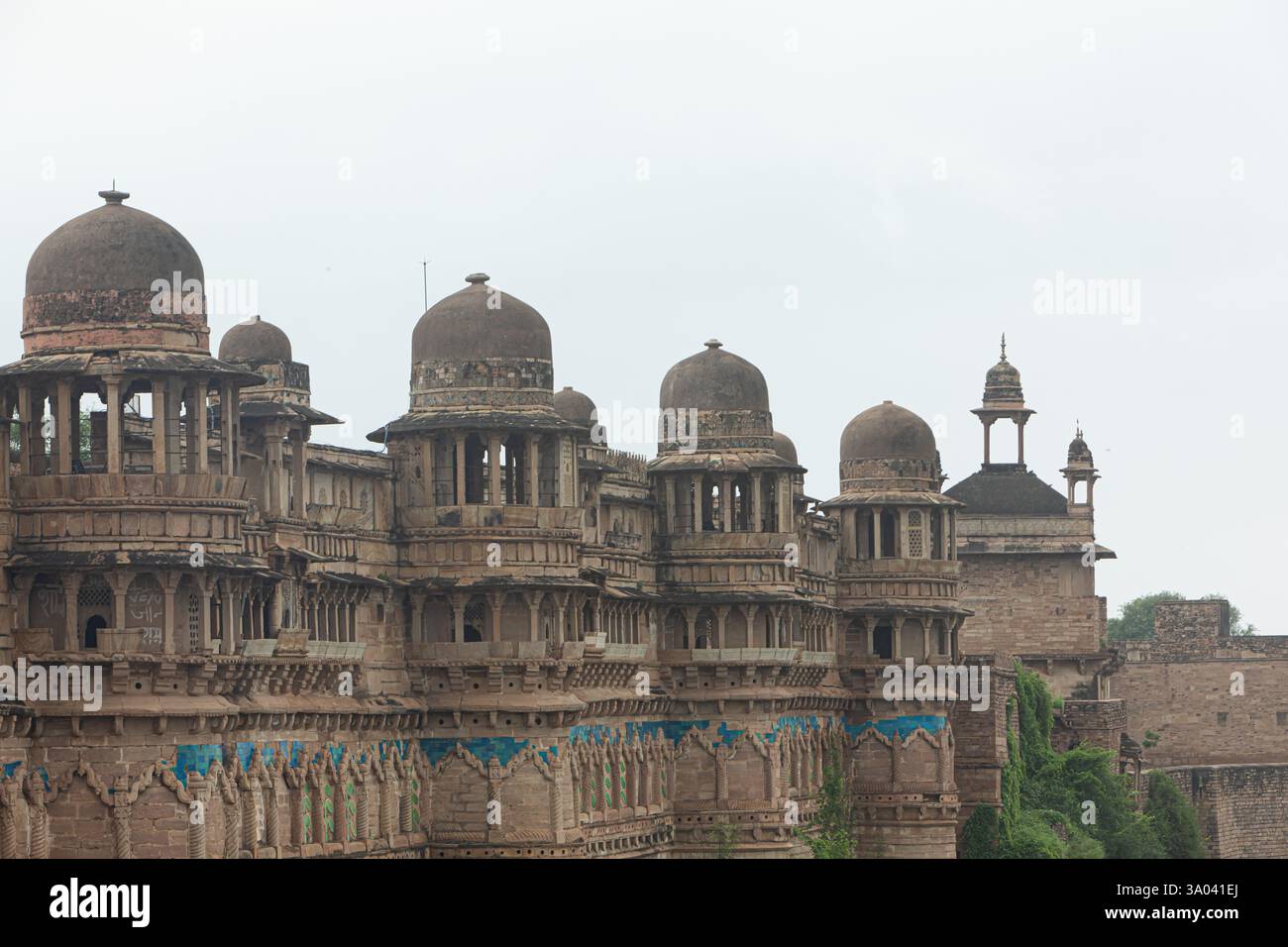 Gwalior , Madhya Pradesh, India 8-10-2022: Gwalior Fort, massive wall ...