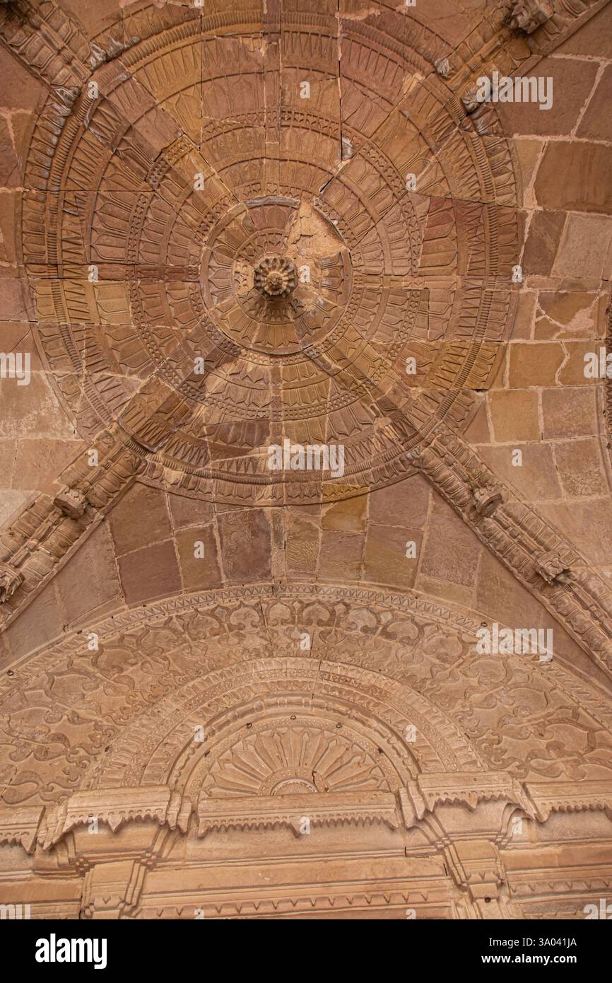 Gwalior , Madhya Pradesh, India 8-10-2022: Gwalior Fort, massive wall ...