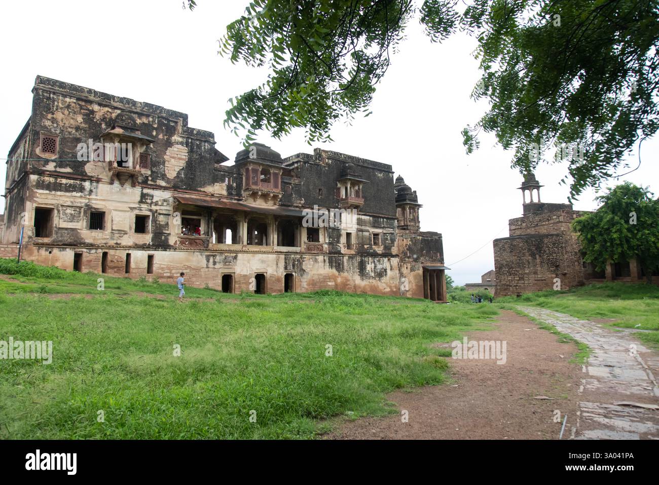 Gwalior , Madhya Pradesh, India 8-10-2022: Gwalior Fort, massive wall ...