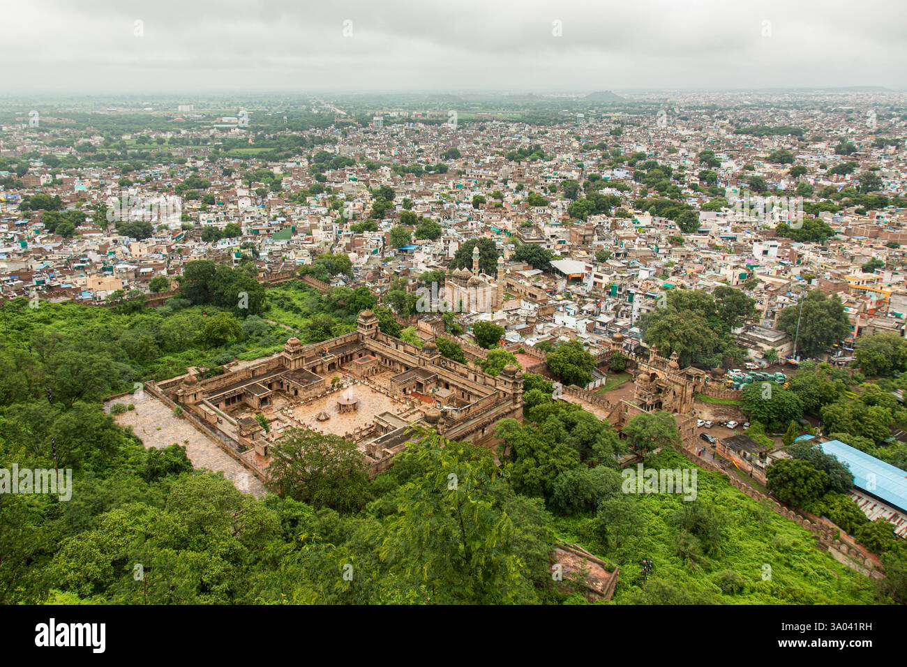 Gwalior , Madhya Pradesh, India 8-10-2022: Gwalior Fort, massive wall ...