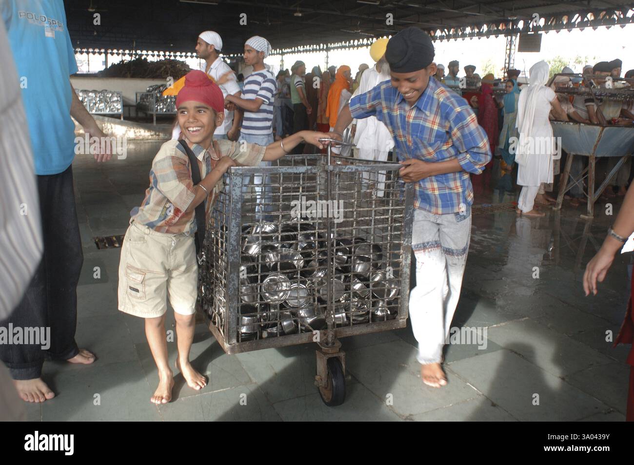 Langar, community kitchen, free food-guru ka langar, the guru's kitchen ...