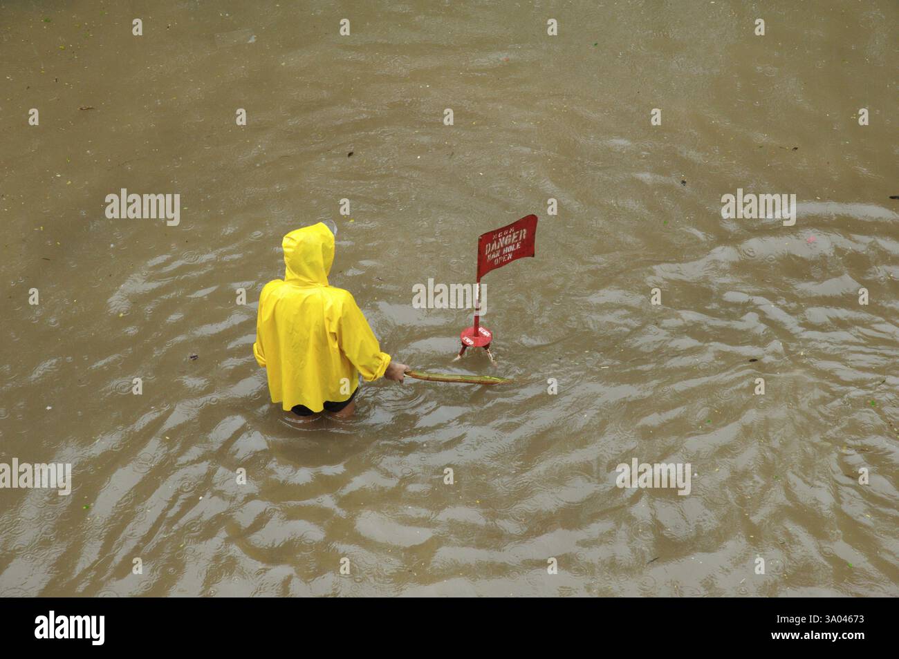 Workers clearing road hi-res stock photography and images - Alamy