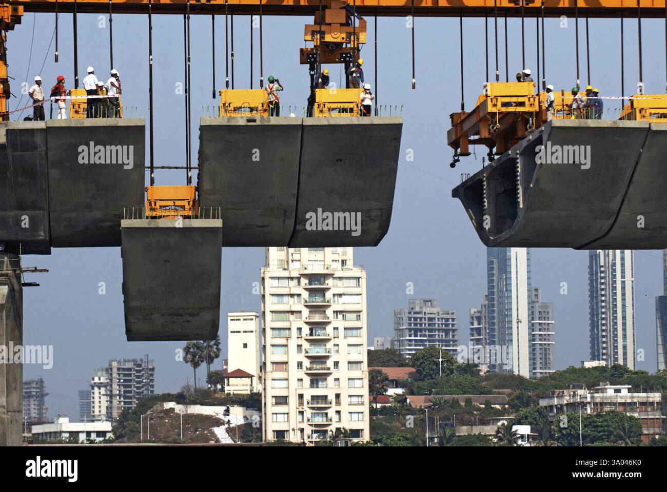 Giant iron truss used to lift the last block in construction Bandra ...