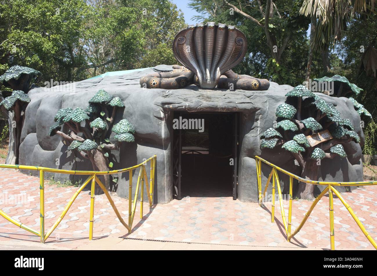 Reptile house in zoological garden at Public park, Trivandrum ...