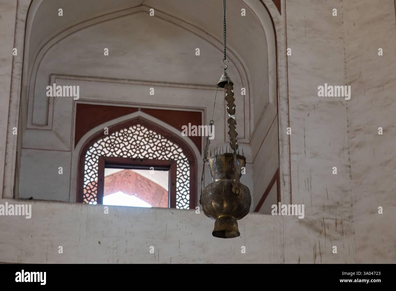 Delhi, India - 8-12-2022: Humayun's Tomb with tourists. Mughal ...