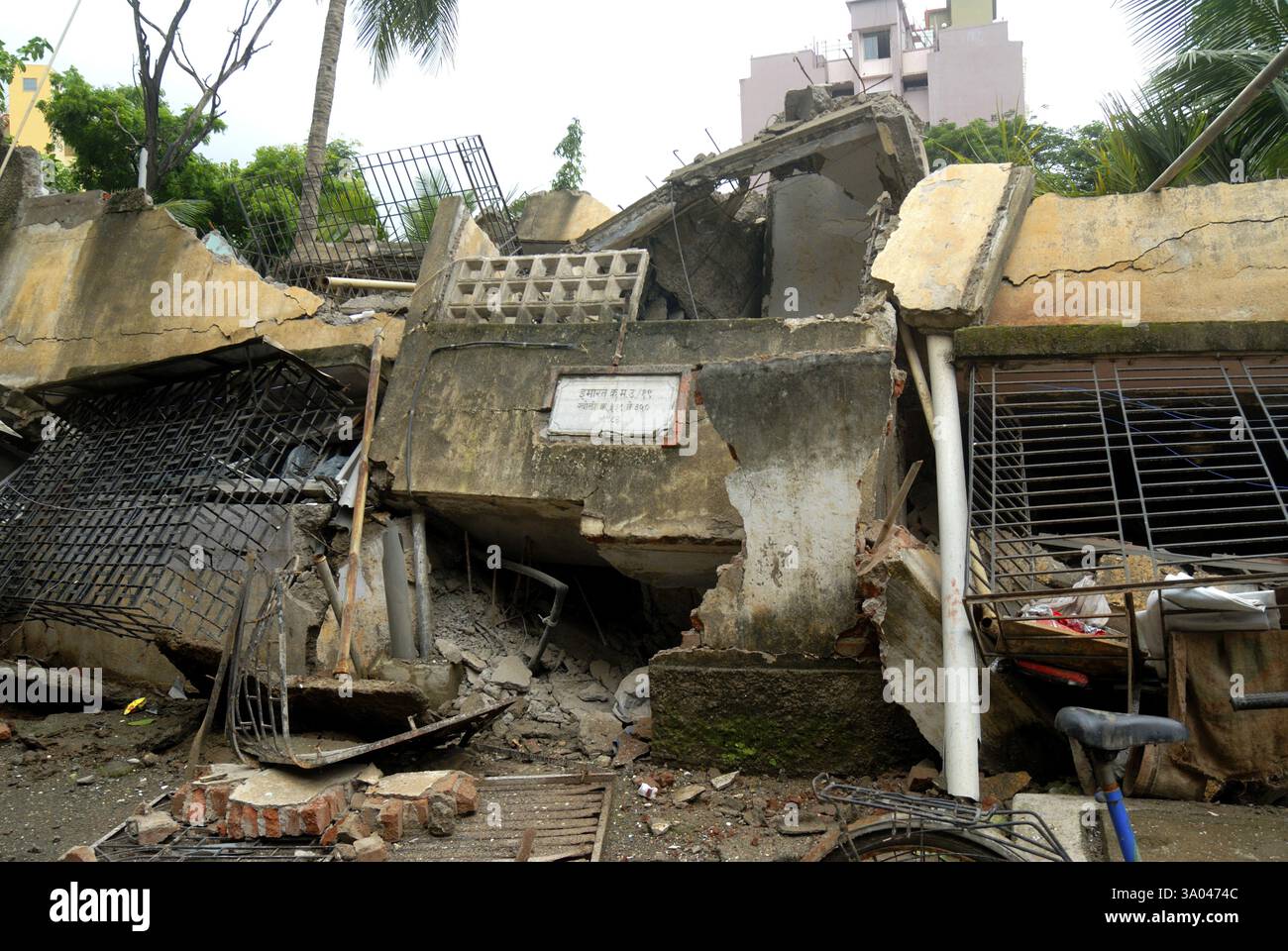 Twenty-five years old building collapsed after it developed cracks in ...