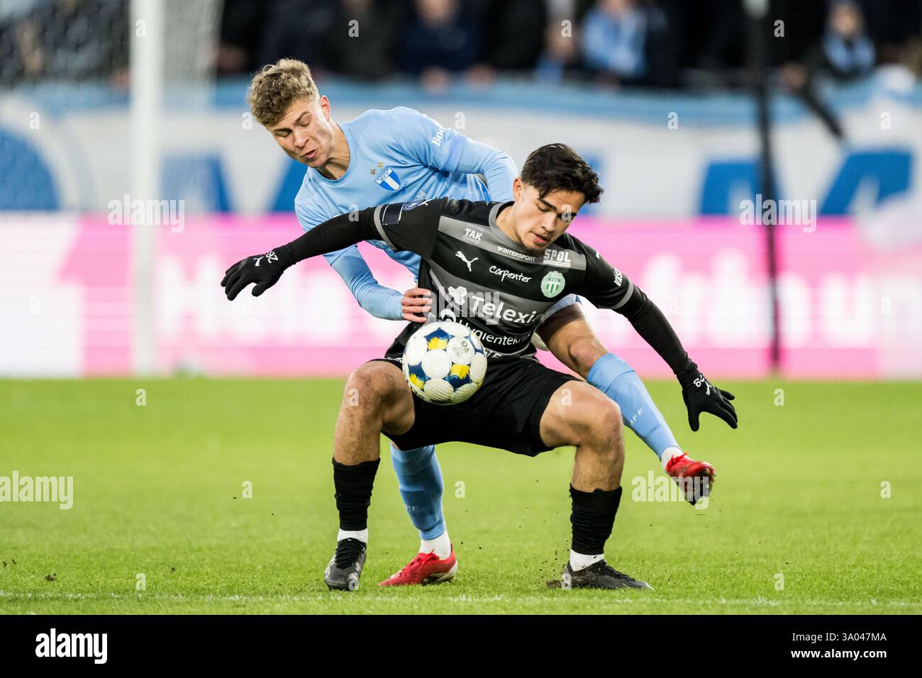 250302 Malmö FFs Hugo Bolin och Västerås Alexander Thongla-Iad Warneryd ...